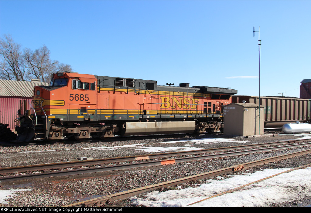 BNSF 5685 - DPU
